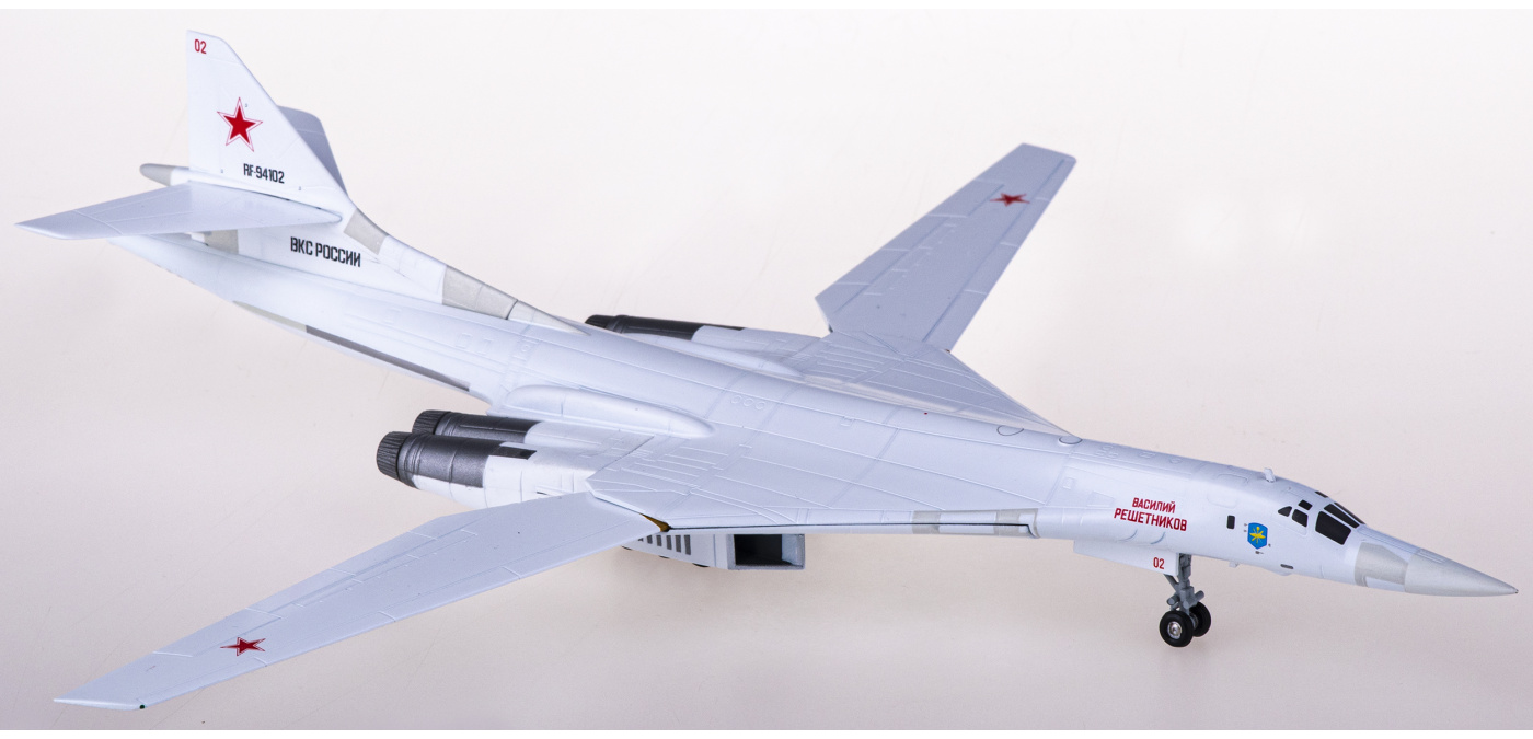 572118 Russian Air Force 俄罗斯空军 Tupolev TU-160 RF-94102 02 red Herpa 1: ...