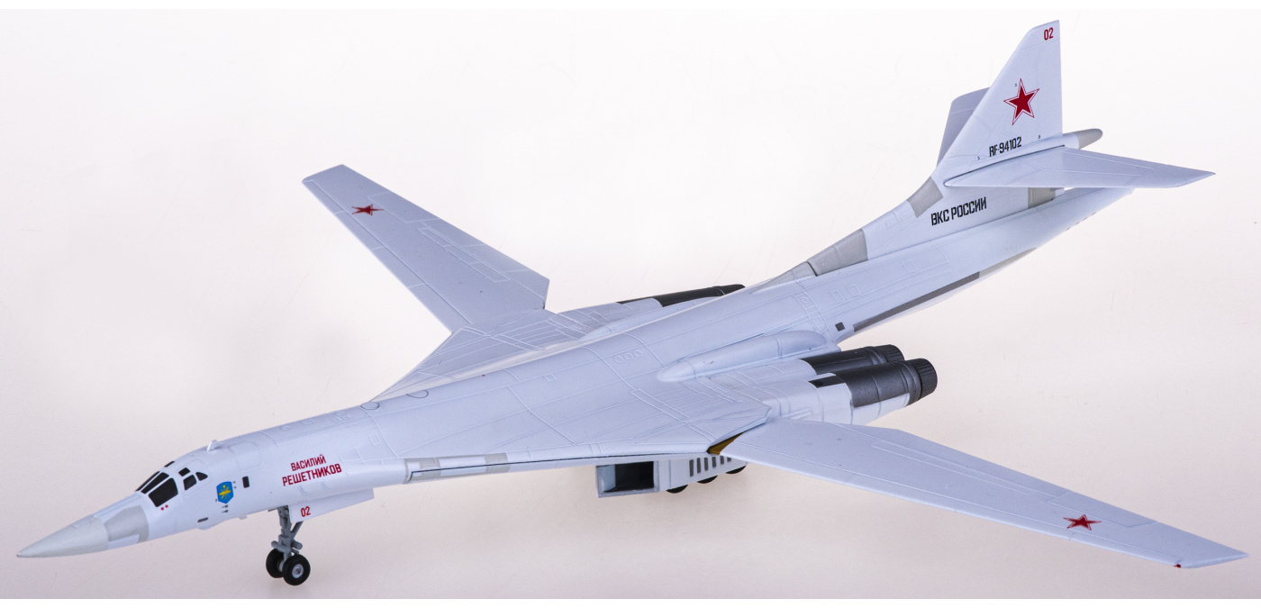 572118 Russian Air Force 俄罗斯空军 Tupolev TU-160 RF-94102 02 red Herpa 1: ...