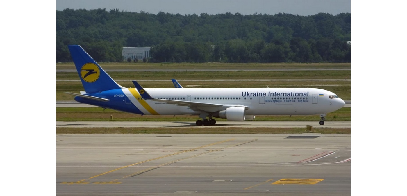 PH11834 Ukraine International Boeing 767-300ER UR-GED Phoenix 1:400 -飞机模型世界