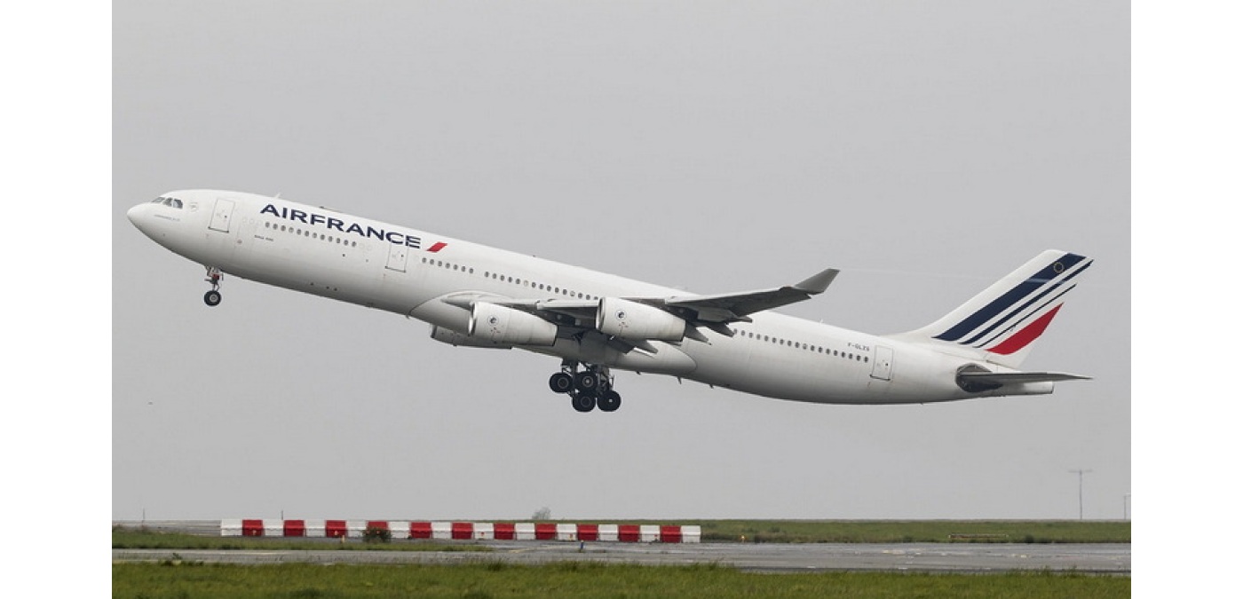 PH12063 Air France 法国航空 Airbus A340-300 F-GLZS Phoenix 1:400 -飞机模型世界