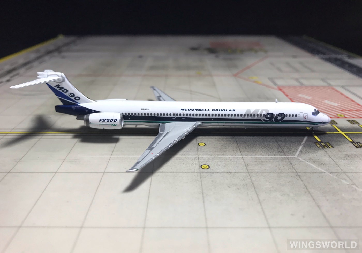JC Wings 1:400 McDonnell Douglas MD-90 McDonnell Douglas 麦道公司 LH4139 ...