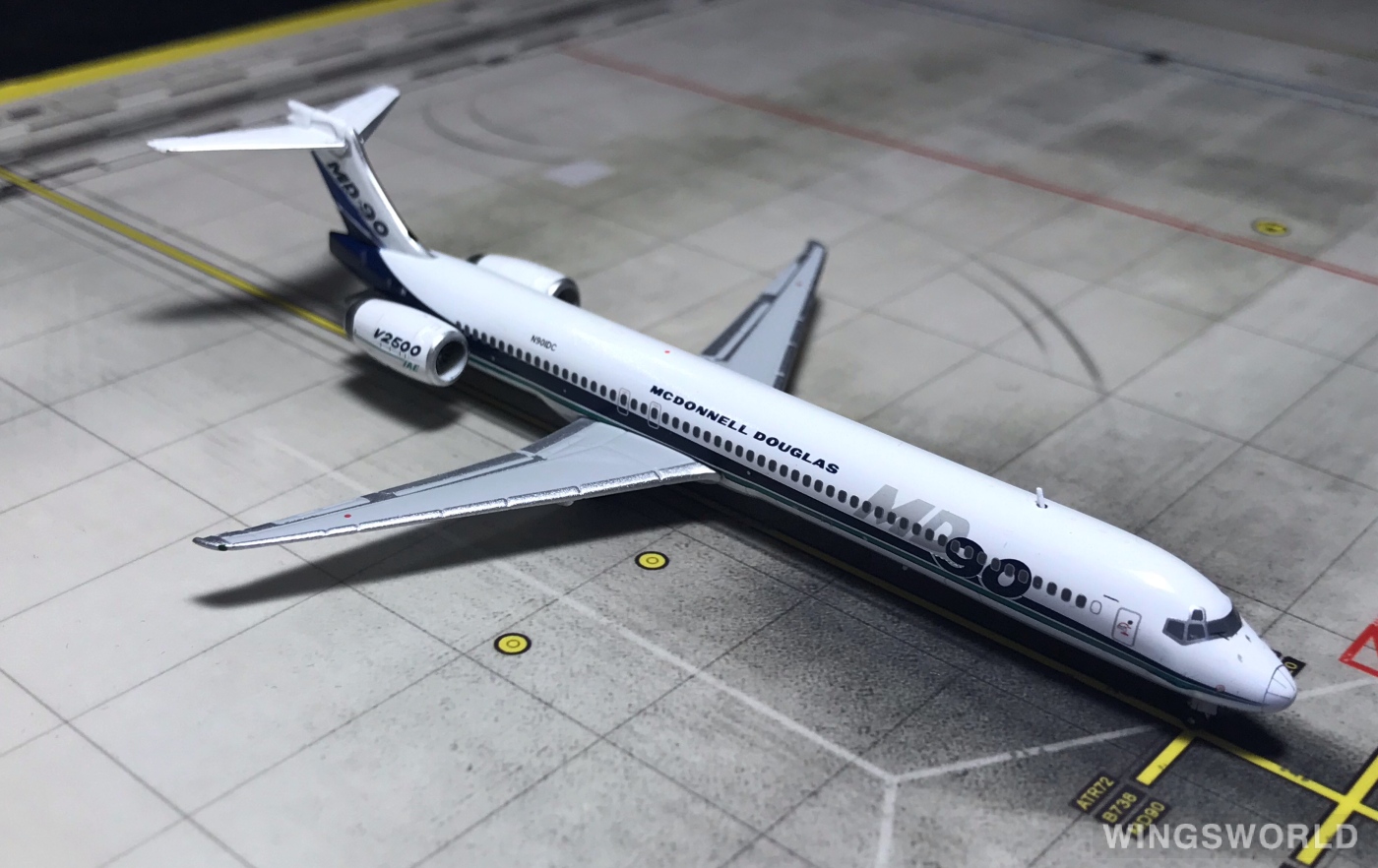 JC Wings 1:400 McDonnell Douglas MD-90 McDonnell Douglas 麦道公司 LH4139 ...