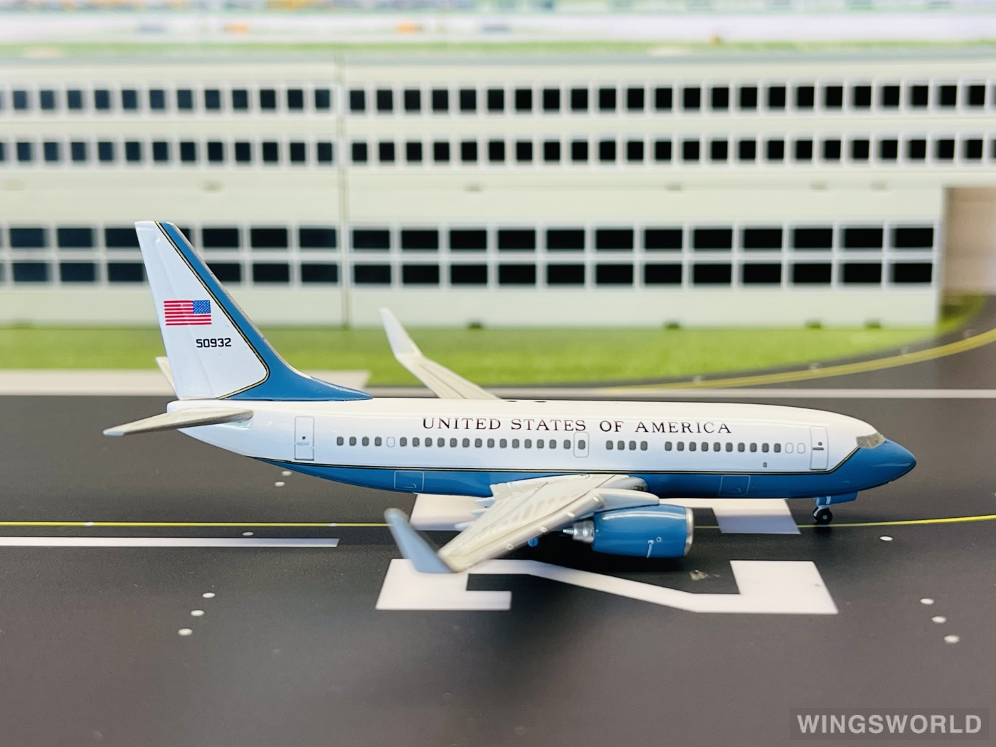 Hogan 1:400 Boeing 737-700 USAF 美国空军 HG8829 05-0932 的照片 作者:古先生 - 飞机模型世界资料库