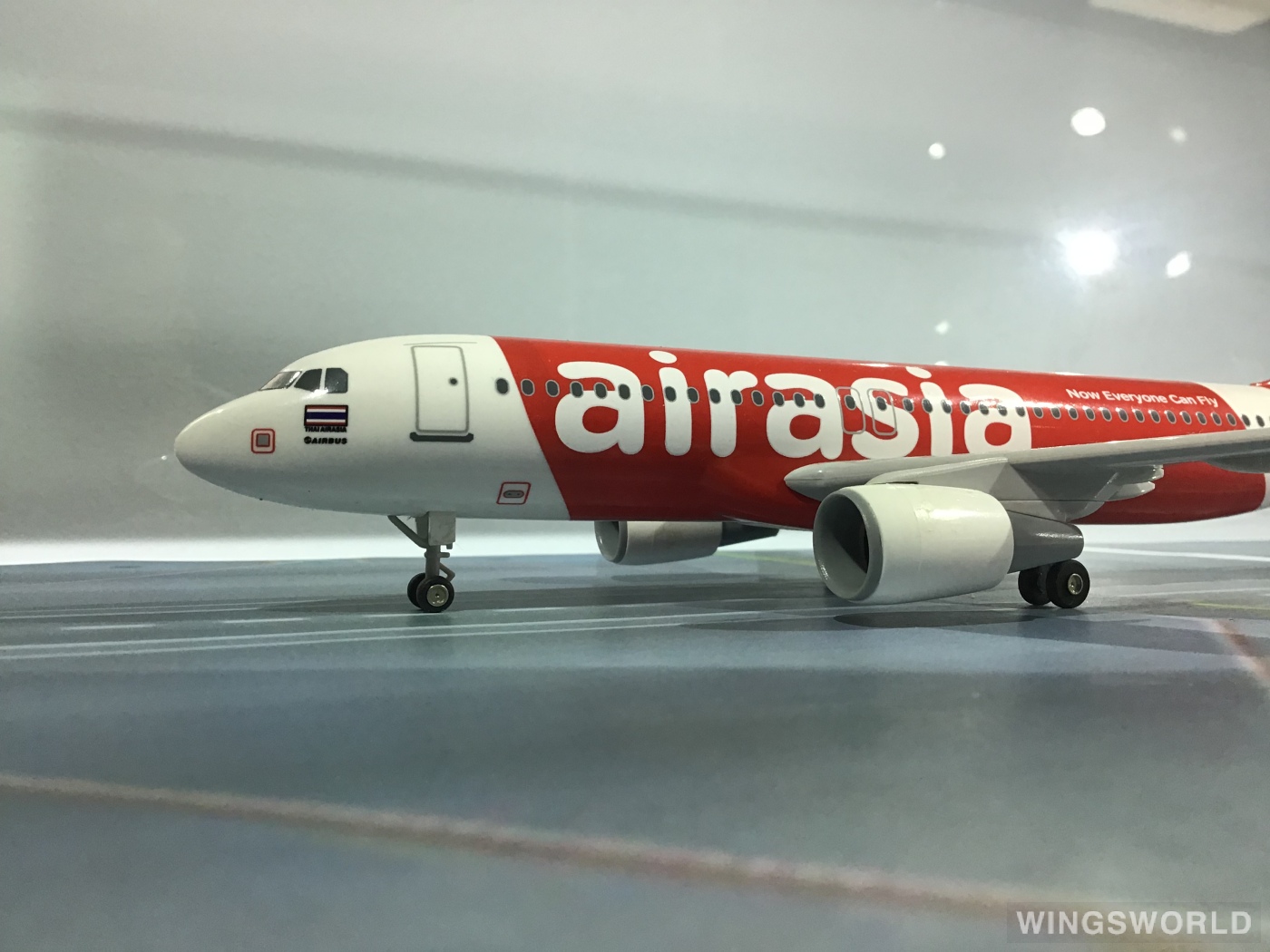 Rise soon 1:200 Airbus A320 AirAsia 亚洲航空 4557 HS-BBC 机上售贩限定的照片 作者:B ...