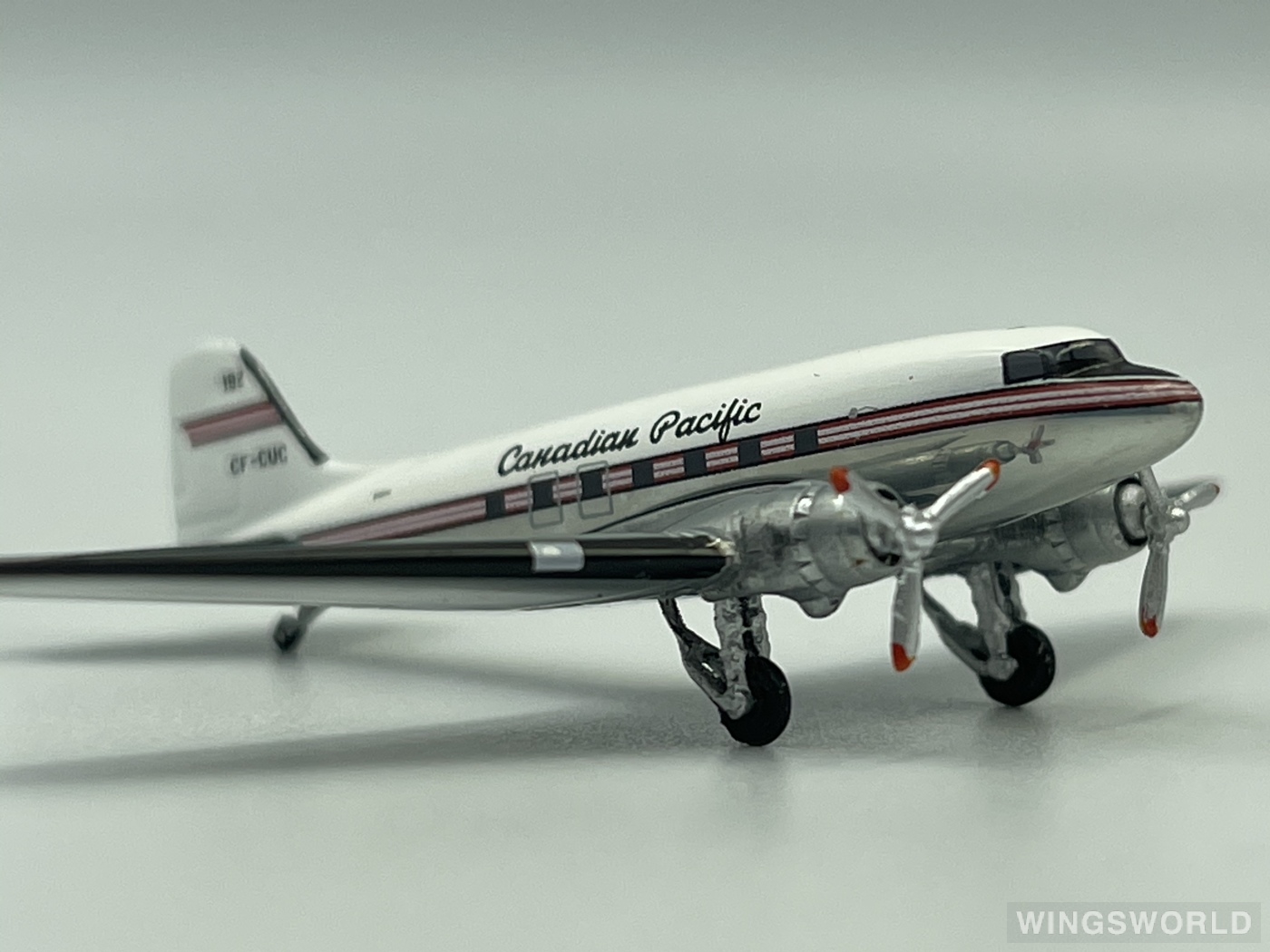 AeroClassics 1:400 Douglas DC-3 CP Air 加拿大太平洋航空 ACCFCUC CF-CUC 的照片 作者:古先生 - 飞机模型世界资料库