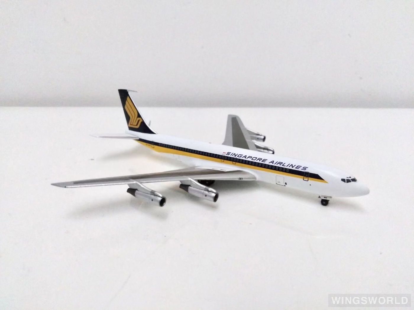 Apollo 1:400 Boeing 707-300 Singapore Airlines 新加坡航空 A413065 9Y-BDC 标涂的照片 作者:sim - 飞机模型世界资料库