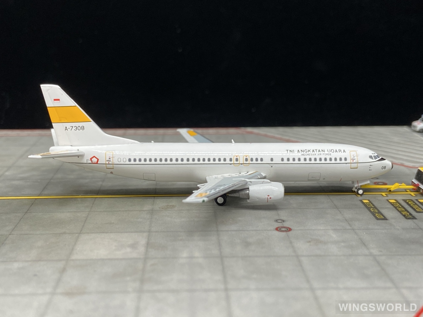 Pandamodel 1:400 Boeing 737-400 Indonesia Air Force 印尼空军 202032 A-7308 ...