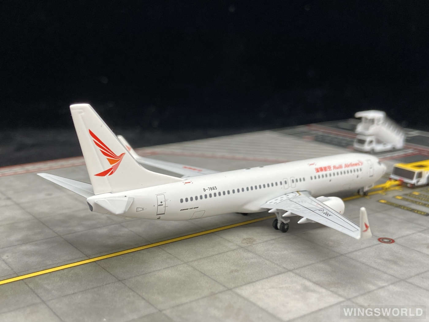 Pandamodel 1:400 Boeing 737-800 Ruili Airlines 瑞丽航空 PM4B7865 B-7865 的照片 ...