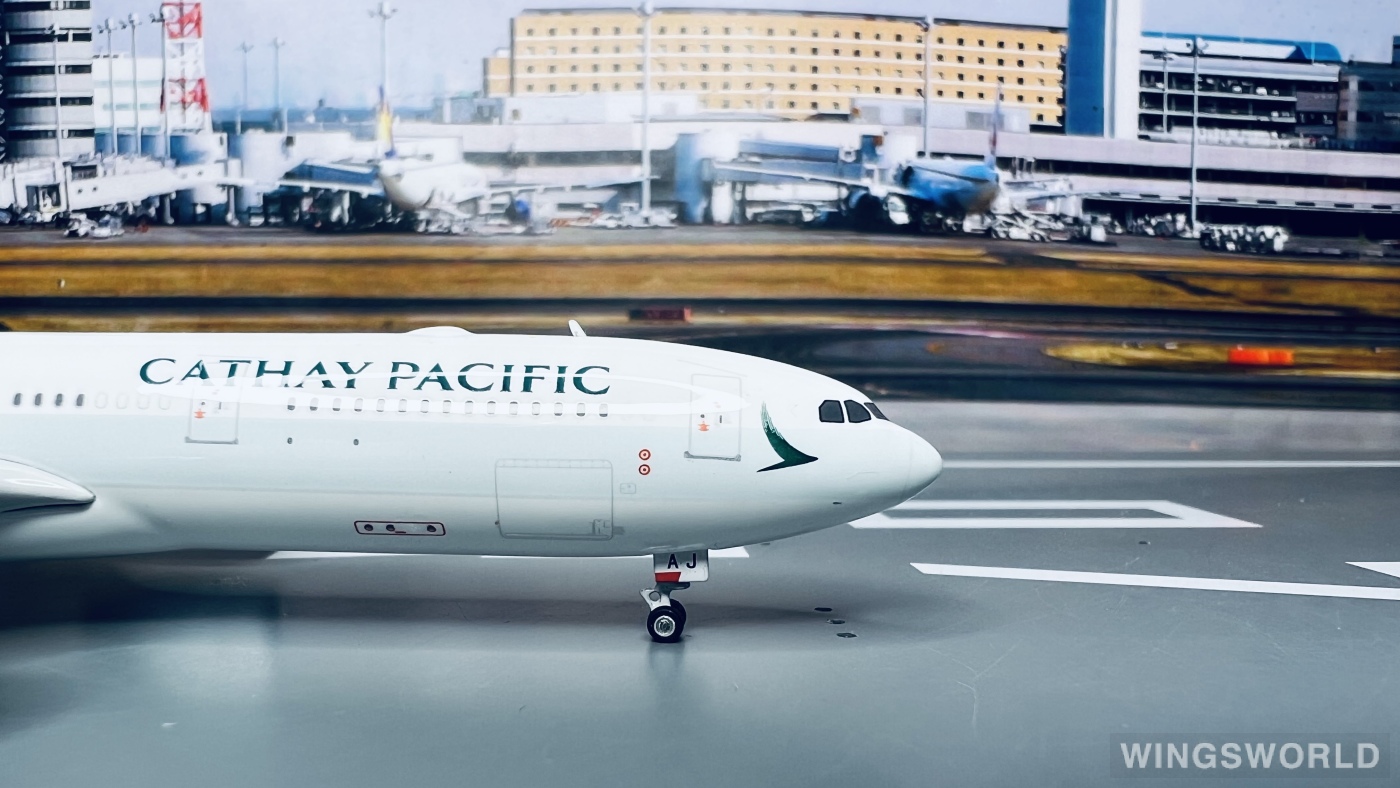 Phoenix 1:400 Airbus A330-300 Cathay Pacific 国泰航空 PH04090 B-LAJ "2015s" Colors. With Rolling ...