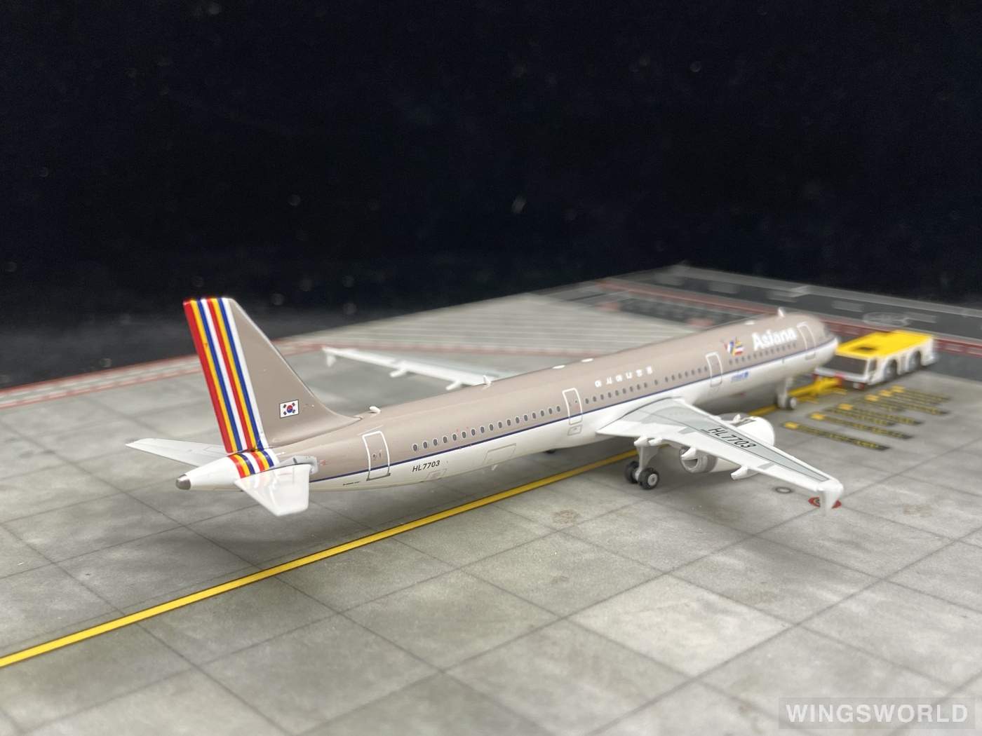 Phoenix 1:400 Airbus A321 Asiana 韩亚航空 PH11727 HL7703 的照片 作者:图波列夫飞行大队 ...