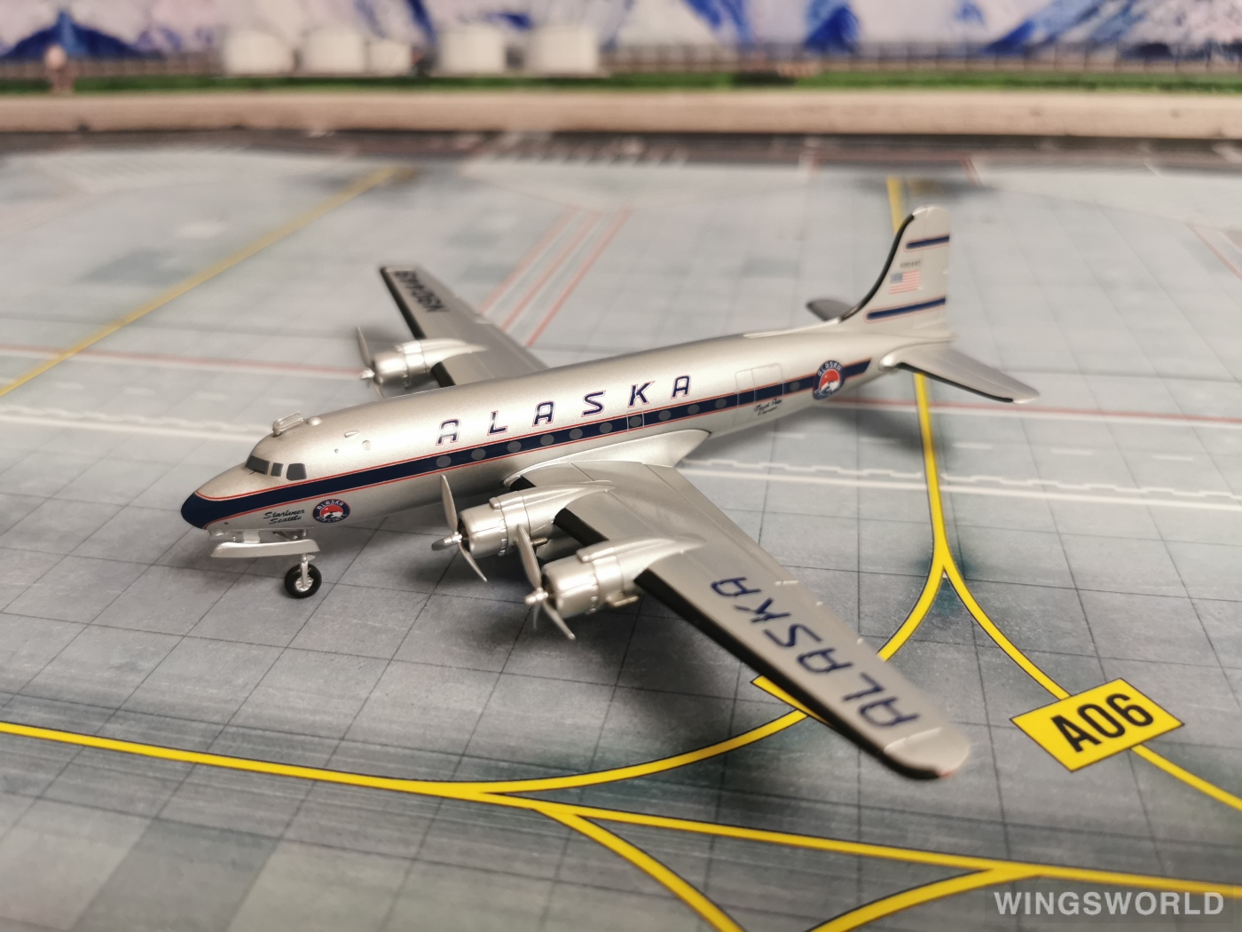 Hobby Master 1:200 Douglas DC-4 Alaska Airlines 阿拉斯加航空 HL2015 N-90449 的 ...