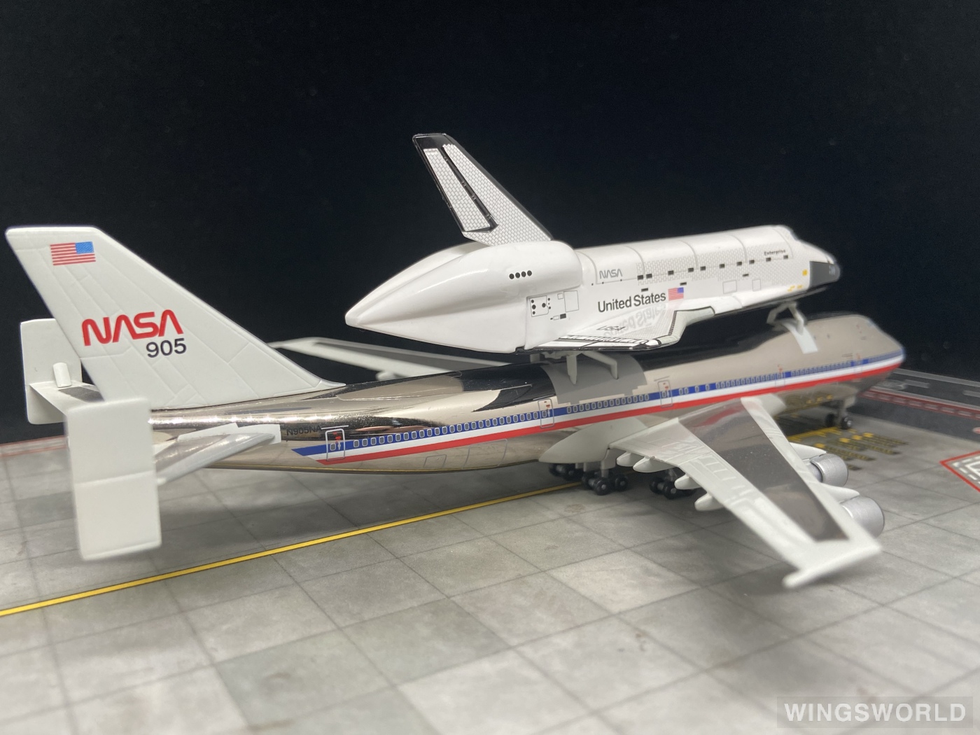 Dragon Models 1:400 Boeing 747-100 NASA 美国航空航天局 55629 N905NA 航天飞机套装的照片 ...