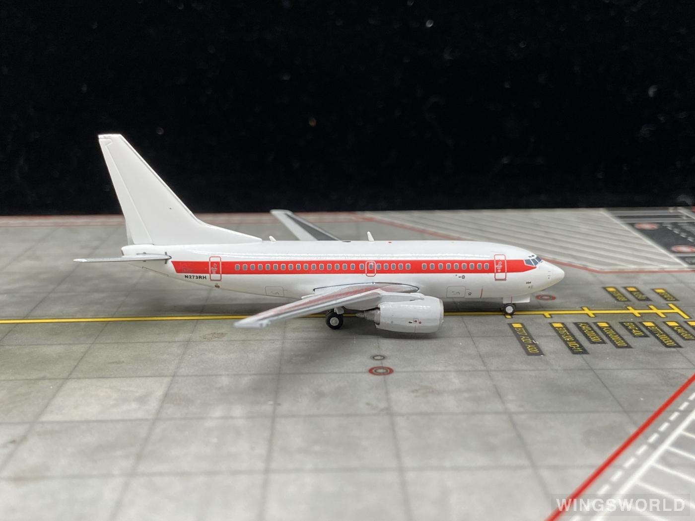 Geminijets 1:400 Boeing 737-600 Janet Airlines 珍妮特航空 GJEGG2169 N273RH 的 ...