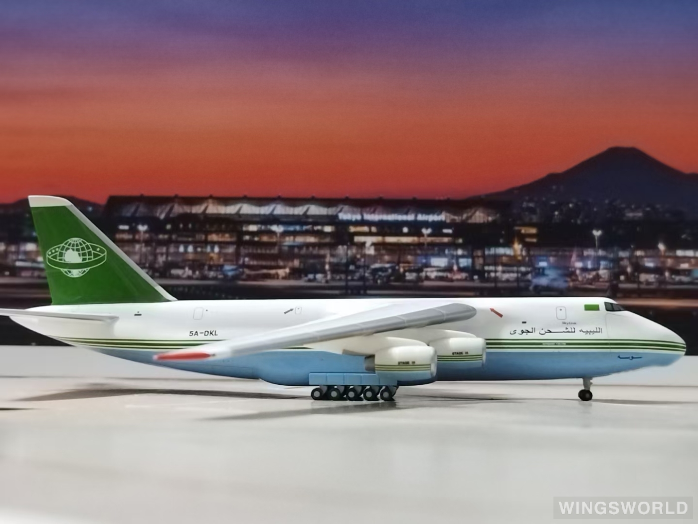 Herpa 1:400 Antonov An-124 Libyan Airlines 利比亚航空 561730 5A-DKL 的照片 作者 ...