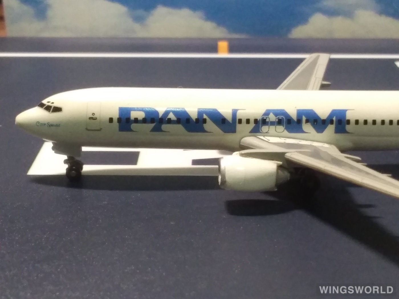 Dragon Models 1:400 Boeing 737-400 Pan Am 泛美航空 55092 N406KW 的照片 作者:9V ...
