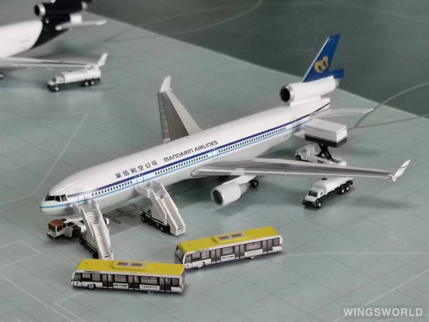 Dragon Models 1:400 McDonnell Douglas MD-11 Mandarin Airlines 华信航空 ...
