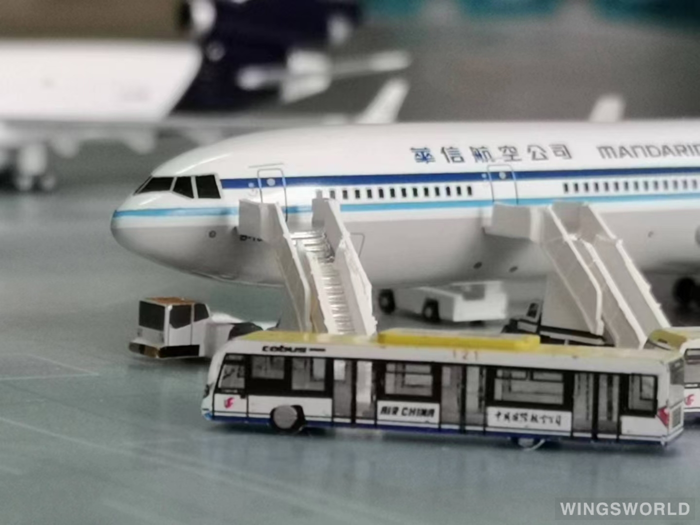 Dragon Models 1:400 McDonnell Douglas MD-11 Mandarin Airlines 华信航空 ...