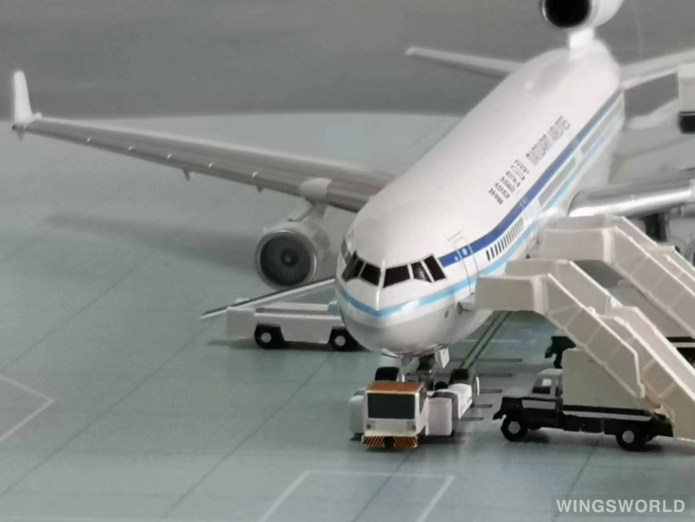 Dragon Models 1:400 McDonnell Douglas MD-11 Mandarin Airlines 华信航空 ...