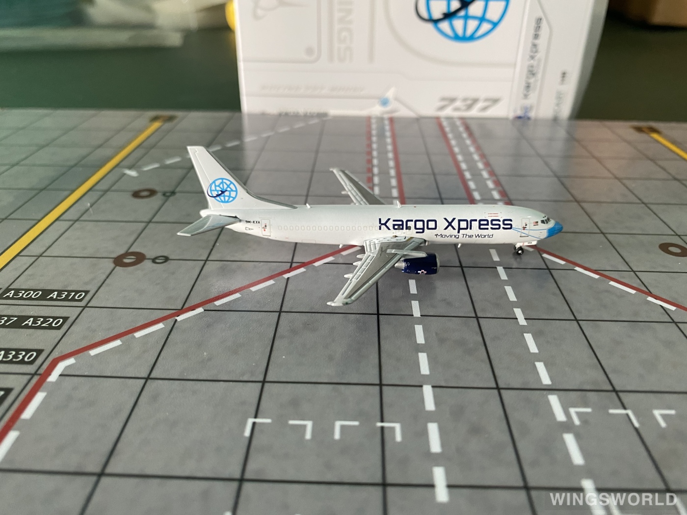 JC Wings 1:400 Boeing 737-400 Kargo Express XX4495 9M-KXA 的照片 作者:暴雨梨花针 ...