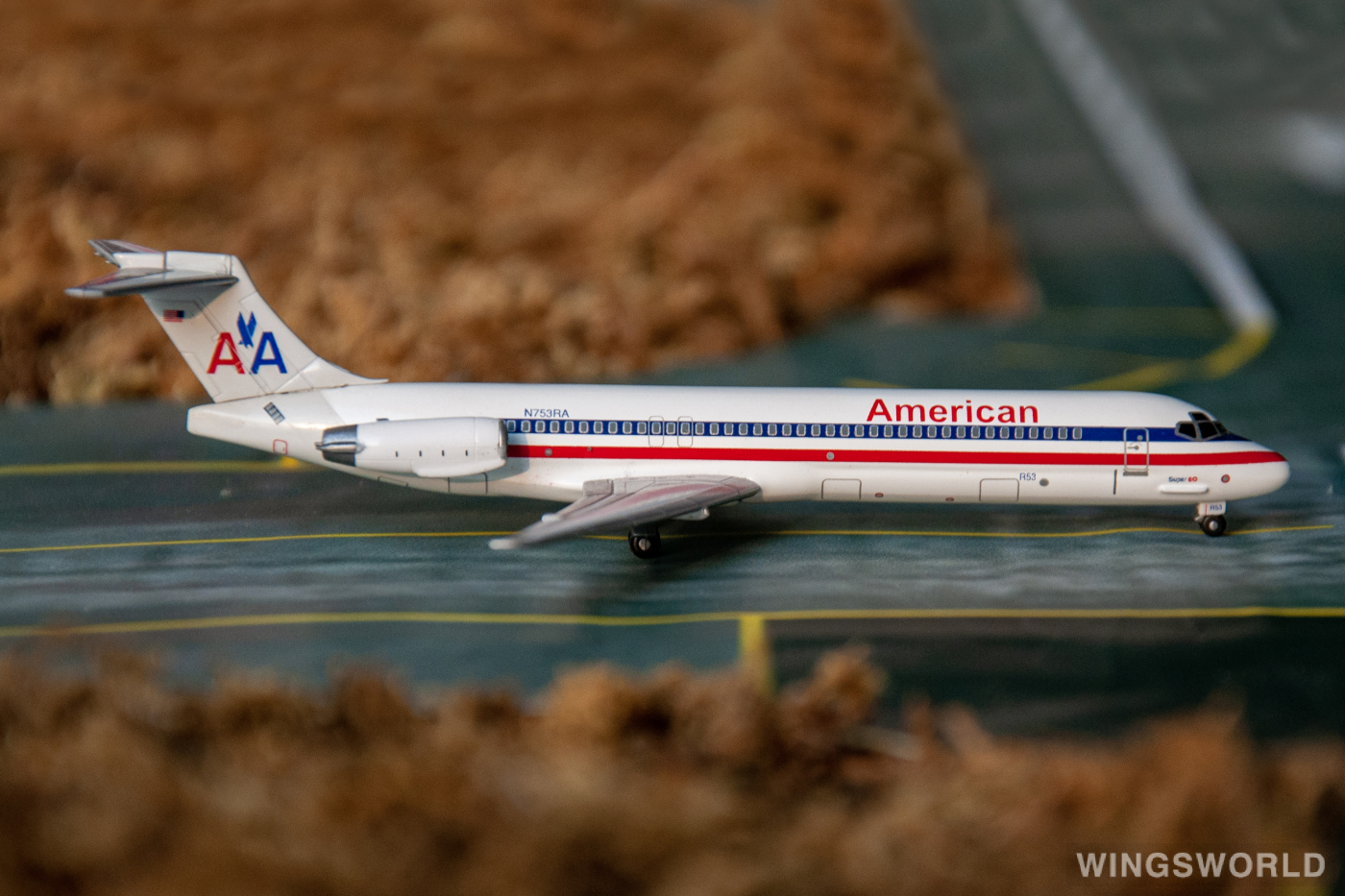 Dragon Models 1:400 McDonnell Douglas MD-87 American Airlines 美国航空 ...