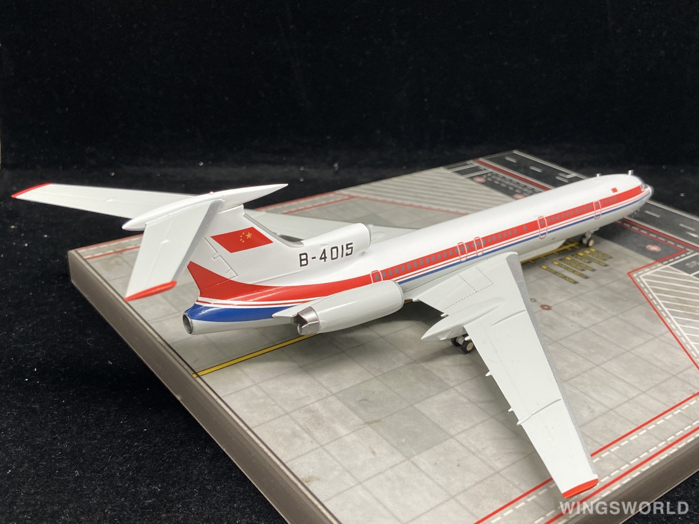 Patriot 1:200 Tupolev Tu-154 PLAAF 中国空军 P-200-04-02 B-4015 的照片 作者:图波列夫 ...