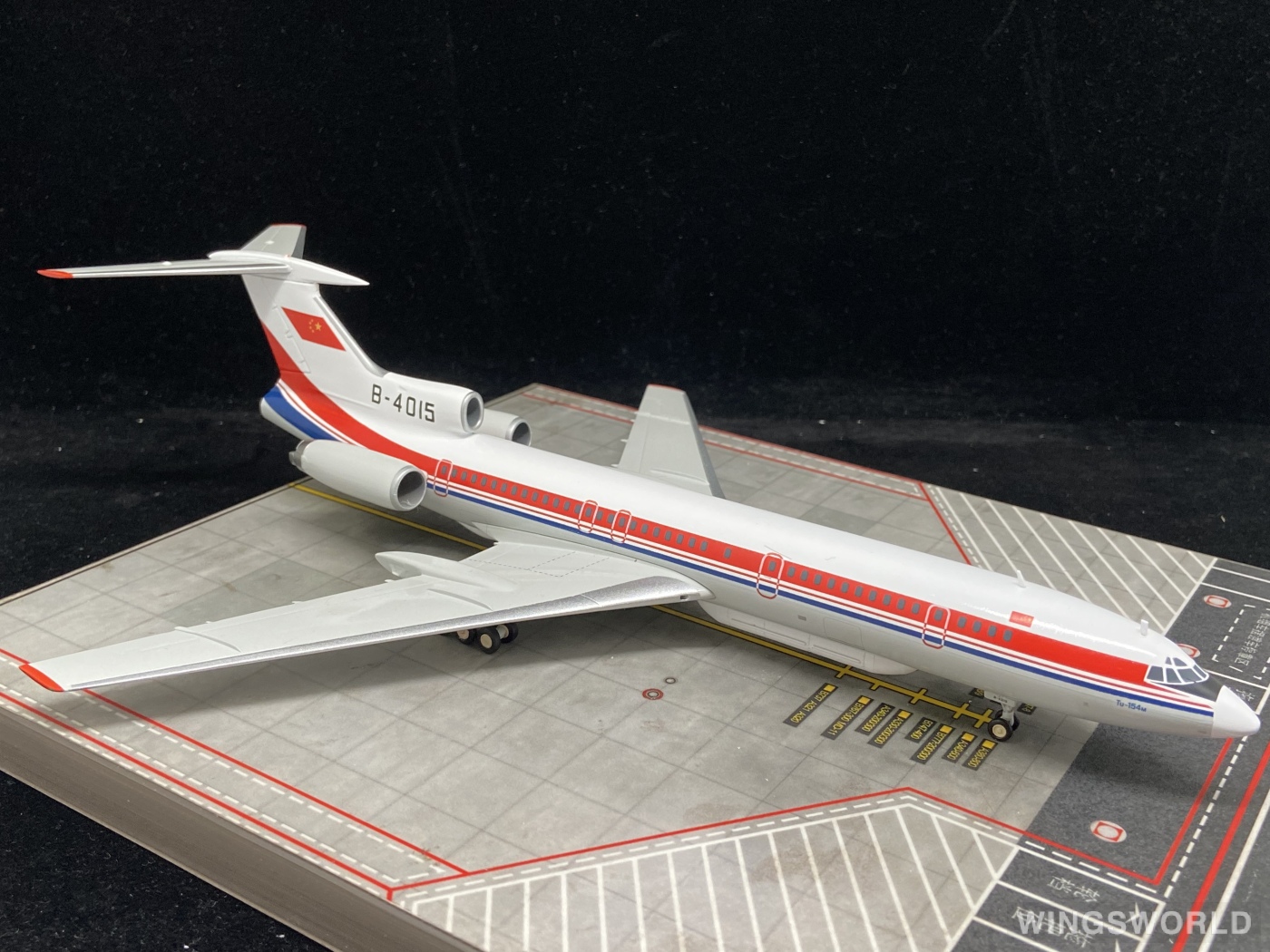 Patriot 1:200 Tupolev Tu-154 PLAAF 中国空军 P-200-04-02 B-4015 的照片 作者:图波列夫 ...