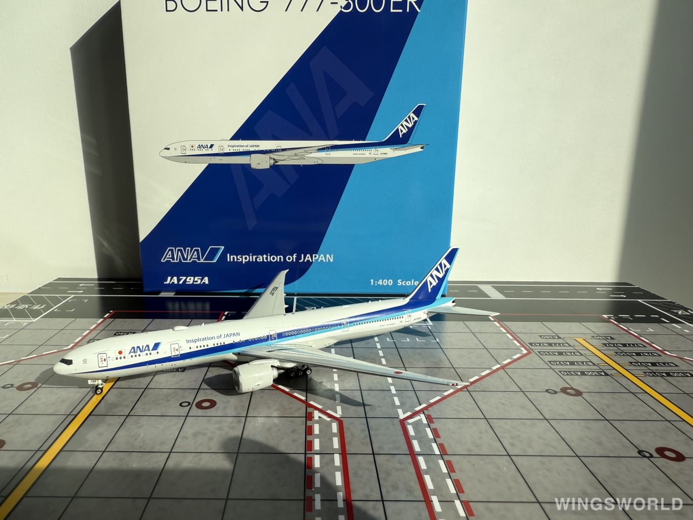 Phoenix 1:400 Boeing 777-300ER ANA 全日空 PH04621 JA795A 的照片 作者:暴雨梨花针 - 飞机模型世界资料库