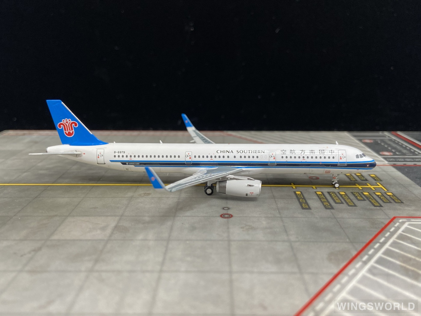 C Model 1:400 Airbus A321 China Southern 中国南方航空 C0037 B-6979 的照片 作者:图波 ...